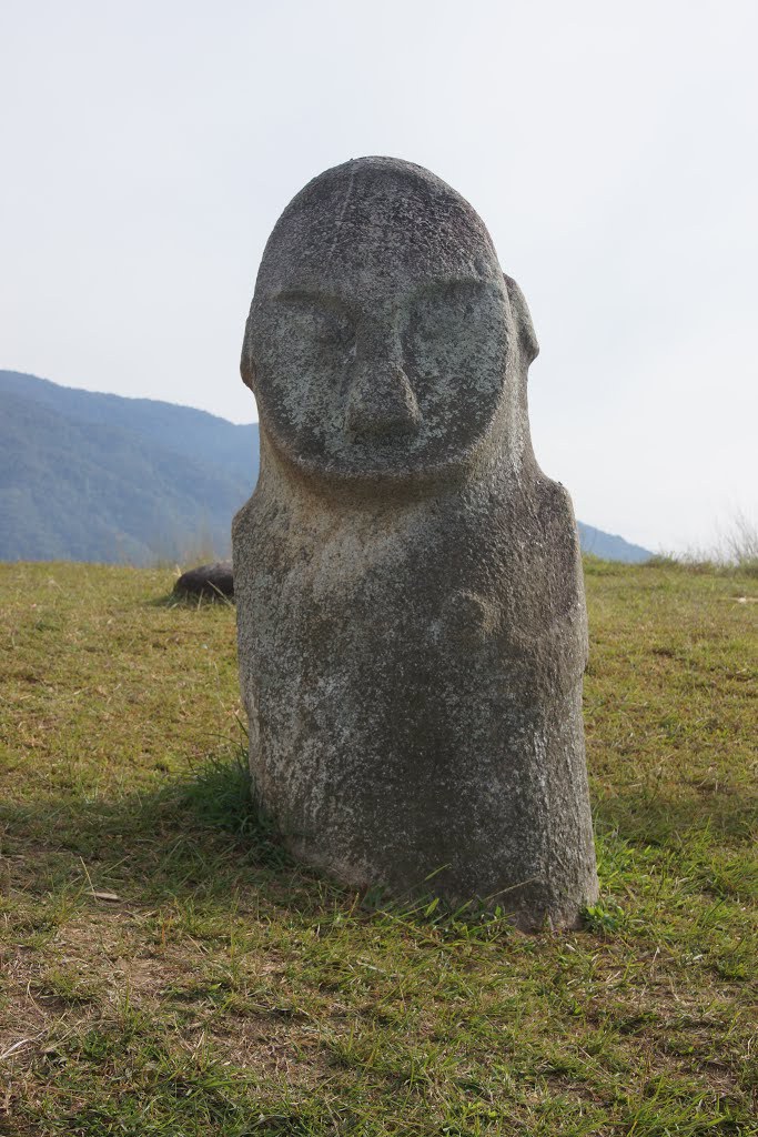 Megalitos de Indonesia – ReydeKish – Historias de la Antigüedad